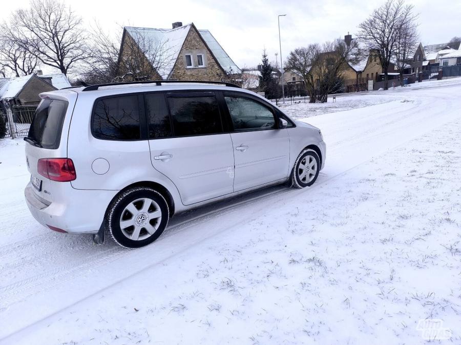Pelēks Volkswagen Touran 2011 Šauļi, ar dzinēja tilpumu 1.60 L un nobraukumu 288 tūkst. km par 4650 €, foto 7 vietnē AUTOMOTO.COM.LV