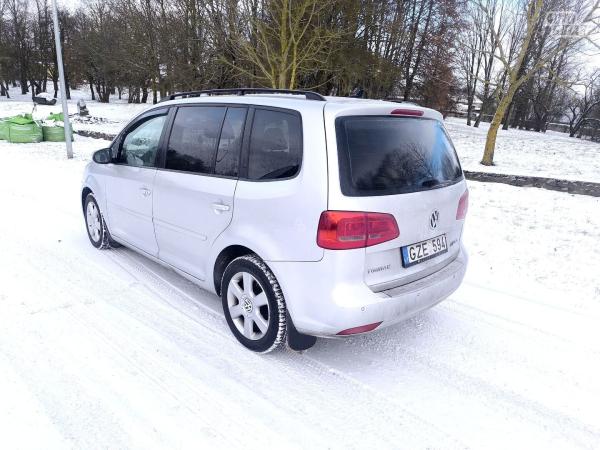 Pelēks Volkswagen Touran 2011 Šauļi, ar dzinēja tilpumu 1.60 L un nobraukumu 288 tūkst. km par 4650 €, foto 8 vietnē AUTOMOTO.COM.LV