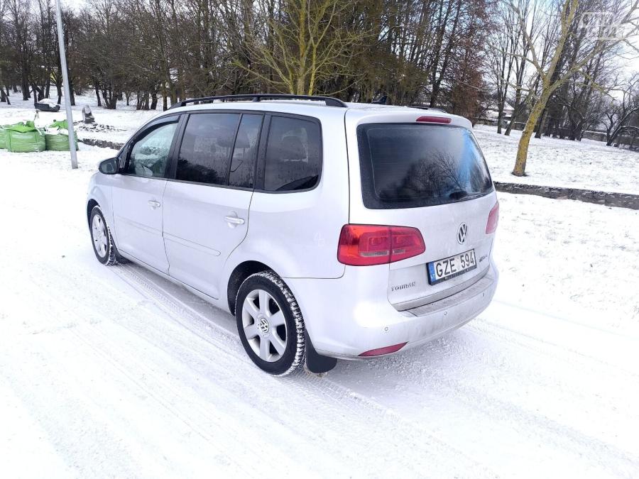 Pelēks Volkswagen Touran 2011 Šauļi, ar dzinēja tilpumu 1.60 L un nobraukumu 288 tūkst. km par 4650 €, foto 8 vietnē AUTOMOTO.COM.LV