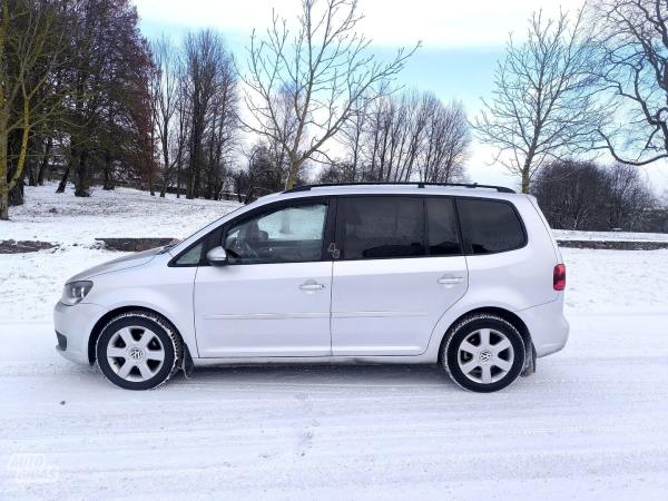 Pelēks Volkswagen Touran 2011 Šauļi, ar dzinēja tilpumu 1.60 L un nobraukumu 288 tūkst. km par 4650 €, foto 10 vietnē AUTOMOTO.COM.LV