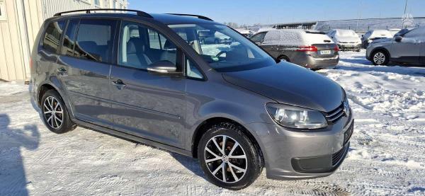 Pelēks Volkswagen Touran 2011 Marijampole, ar dzinēja tilpumu 1.60 L un nobraukumu 350 tūkst. km par 4900 €, foto 2 vietnē AUTOMOTO.COM.LV