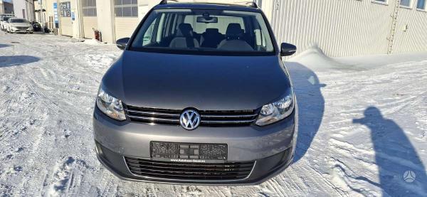 Pelēks Volkswagen Touran 2011 Marijampole, ar dzinēja tilpumu 1.60 L un nobraukumu 350 tūkst. km par 4900 €, foto 5 vietnē AUTOMOTO.COM.LV
