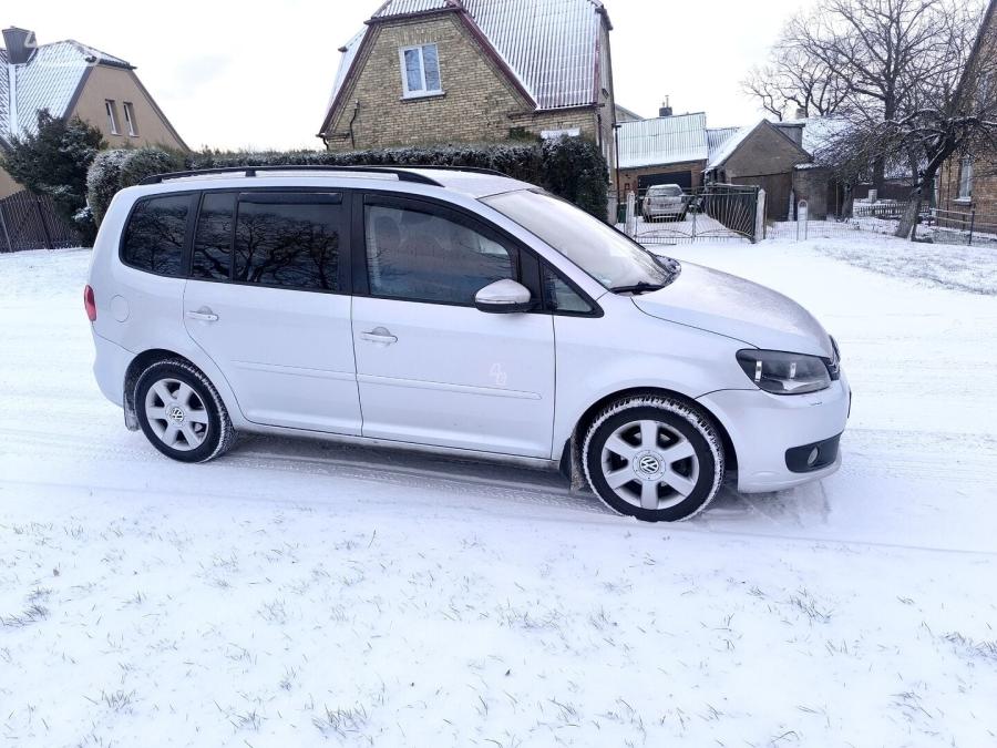 Pelēks Volkswagen Touran 2011 Šauļi, ar dzinēja tilpumu 1.60 L un nobraukumu 288 tūkst. km par 4650 €, foto 6 vietnē AUTOMOTO.COM.LV