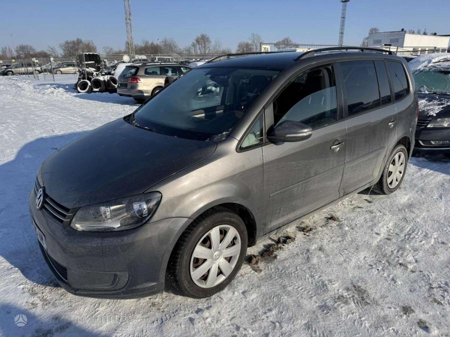 Pelēks Volkswagen Touran 2011 Marijampole, ar dzinēja tilpumu 1.60 L un nobraukumu 287 tūkst. km par 4985 €, foto 1 vietnē AUTOMOTO.COM.LV