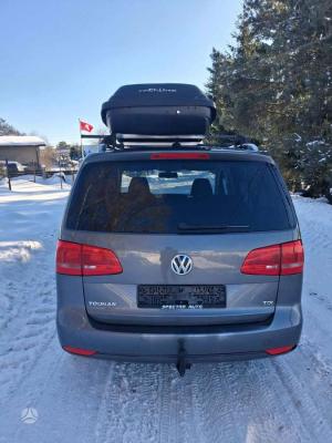 Grey Volkswagen Touran 2011 in Raseiniai, with an engine capacity of 1.60 L and mileage of 204 thousand km for 4500 €, photo 5 on AUTOMOTO.COM.LV