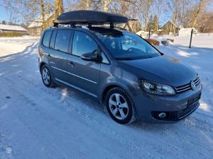 Grey Volkswagen Touran 2011 in Raseiniai, with an engine capacity of 1.60 L and mileage of 204 thousand km for 4500 €, photo 6 on AUTOMOTO.COM.LV