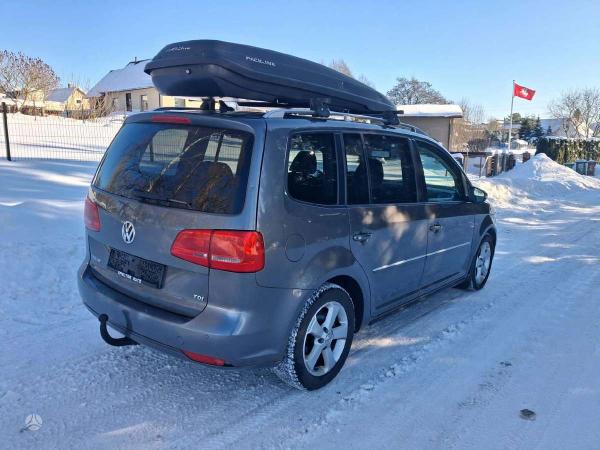 Pelēks Volkswagen Touran 2011 Raseiniai, ar dzinēja tilpumu 1.60 L un nobraukumu 204 tūkst. km par 4500 €, foto 7 vietnē AUTOMOTO.COM.LV