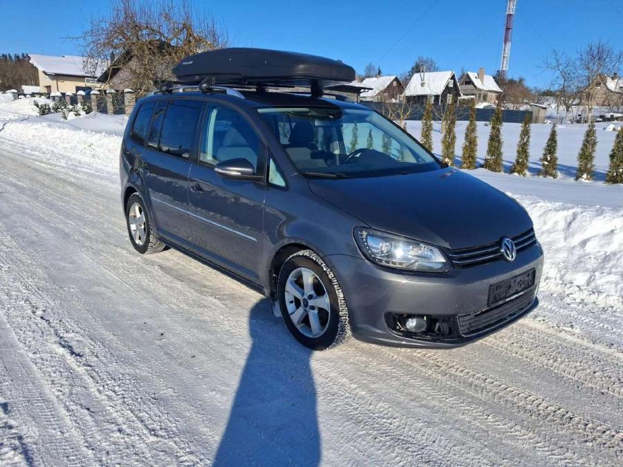 Grey Volkswagen Touran 2011 in Raseiniai, with an engine capacity of 1.60 L and mileage of 204 thousand km for 4500 €, photo 14 on AUTOMOTO.COM.LV