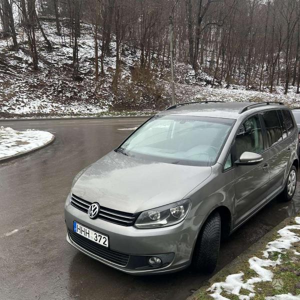 Grey Volkswagen Touran 2011 in Vilnius, with an engine capacity of 1.60 L and mileage of 376 thousand km for 4000 €, photo 3 on AUTOMOTO.COM.LV