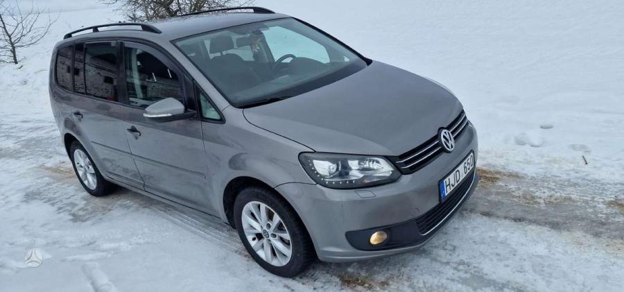 Grey Volkswagen Touran 2011 in Trakai, with an engine capacity of 1.60 L and mileage of 416 thousand km for 5400 €, photo 11 on AUTOMOTO.COM.LV