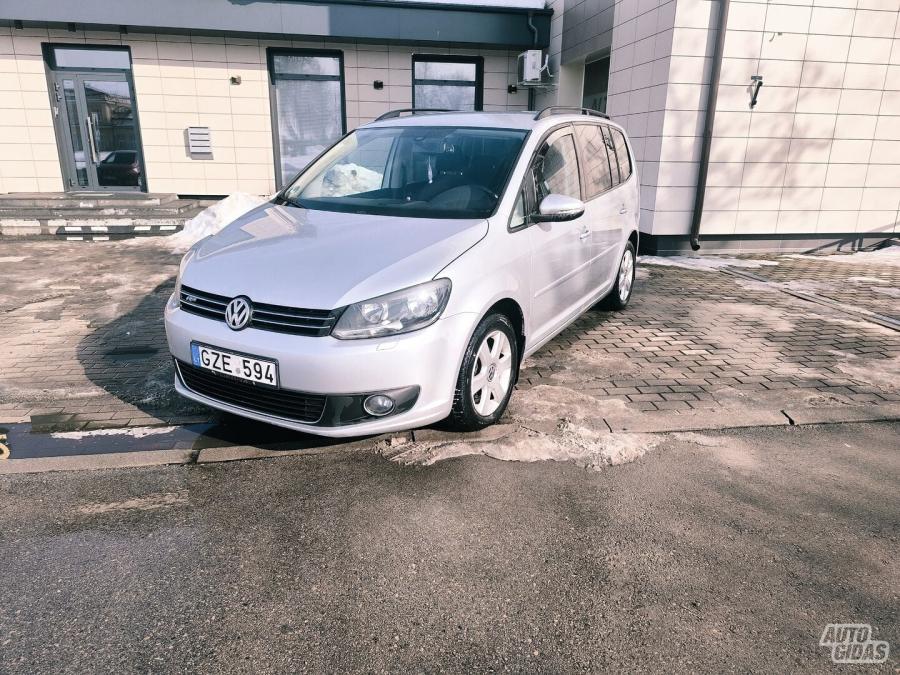 Pelēks Volkswagen Touran 2011 Šauļi, ar dzinēja tilpumu 1.60 L un nobraukumu 288 tūkst. km par 4650 €, foto 2 vietnē AUTOMOTO.COM.LV