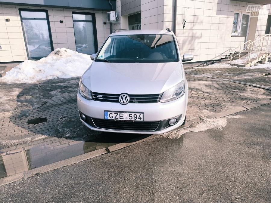 Pelēks Volkswagen Touran 2011 Šauļi, ar dzinēja tilpumu 1.60 L un nobraukumu 288 tūkst. km par 4650 €, foto 3 vietnē AUTOMOTO.COM.LV