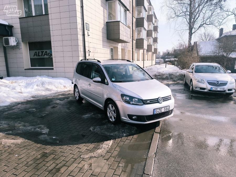 Pelēks Volkswagen Touran 2011 Šauļi, ar dzinēja tilpumu 1.60 L un nobraukumu 288 tūkst. km par 4650 €, foto 7 vietnē AUTOMOTO.COM.LV