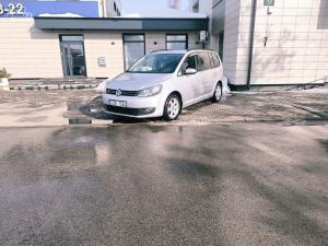 Pelēks Volkswagen Touran 2011 Šauļi, ar dzinēja tilpumu 1.60 L un nobraukumu 288 tūkst. km par 4650 €, foto 9 vietnē AUTOMOTO.COM.LV