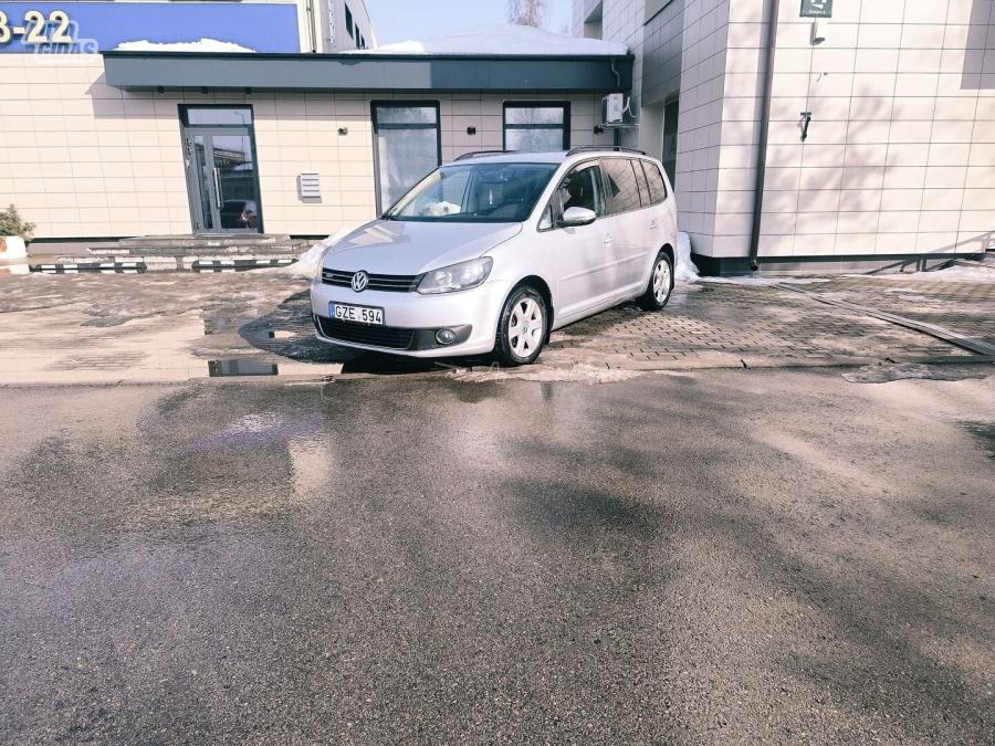 Pelēks Volkswagen Touran 2011 Šauļi, ar dzinēja tilpumu 1.60 L un nobraukumu 288 tūkst. km par 4650 €, foto 9 vietnē AUTOMOTO.COM.LV