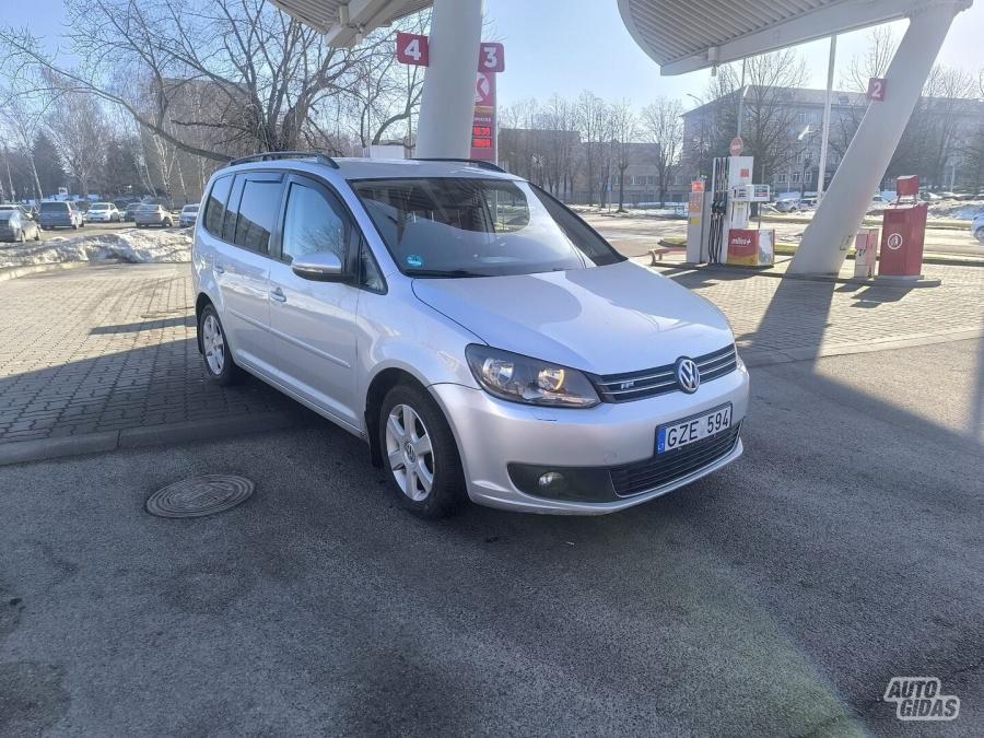 Pelēks Volkswagen Touran 2011 Šauļi, ar dzinēja tilpumu 1.60 L un nobraukumu 288 tūkst. km par 4500 €, foto 4 vietnē AUTOMOTO.COM.LV