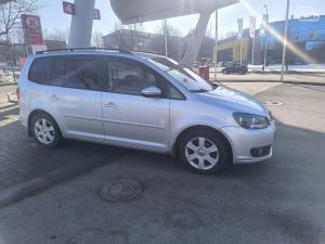 Pelēks Volkswagen Touran 2011 Šauļi, ar dzinēja tilpumu 1.60 L un nobraukumu 288 tūkst. km par 4500 €, foto 5 vietnē AUTOMOTO.COM.LV