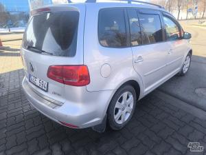 Pelēks Volkswagen Touran 2011 Šauļi, ar dzinēja tilpumu 1.60 L un nobraukumu 288 tūkst. km par 4500 €, foto 8 vietnē AUTOMOTO.COM.LV