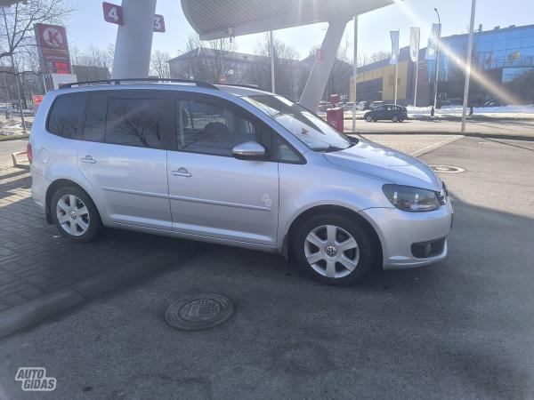 Pelēks Volkswagen Touran 2011 Šauļi, ar dzinēja tilpumu 1.60 L un nobraukumu 288 tūkst. km par 4500 €, foto 5 vietnē AUTOMOTO.COM.LV