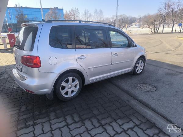 Pelēks Volkswagen Touran 2011 Šauļi, ar dzinēja tilpumu 1.60 L un nobraukumu 288 tūkst. km par 4500 €, foto 6 vietnē AUTOMOTO.COM.LV