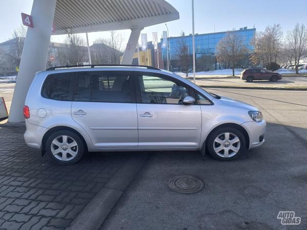 Pelēks Volkswagen Touran 2011 Šauļi, ar dzinēja tilpumu 1.60 L un nobraukumu 288 tūkst. km par 4500 €, foto 8 vietnē AUTOMOTO.COM.LV