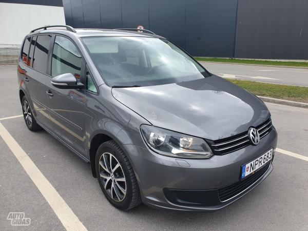 Grey Volkswagen Touran 2011 in Kaunas, with an engine capacity of 1.60 L and mileage of 410 thousand km for 3200 €, photo 1 on AUTOMOTO.COM.LV