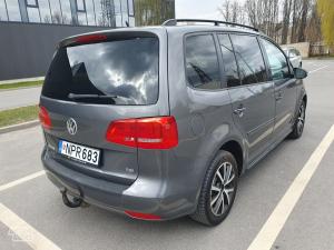 Grey Volkswagen Touran 2011 in Kaunas, with an engine capacity of 1.60 L and mileage of 410 thousand km for 3200 €, photo 5 on AUTOMOTO.COM.LV