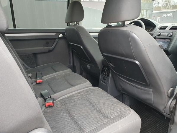 Grey Volkswagen Touran 2011 in Kaunas, with an engine capacity of 1.60 L and mileage of 410 thousand km for 3200 €, photo 9 on AUTOMOTO.COM.LV