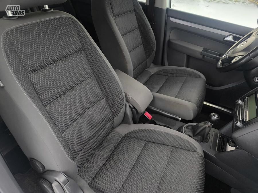 Pelēks Volkswagen Touran 2011 Šauļi, ar dzinēja tilpumu 1.60 L un nobraukumu 288 tūkst. km par 4400 €, foto 12 vietnē AUTOMOTO.COM.LV