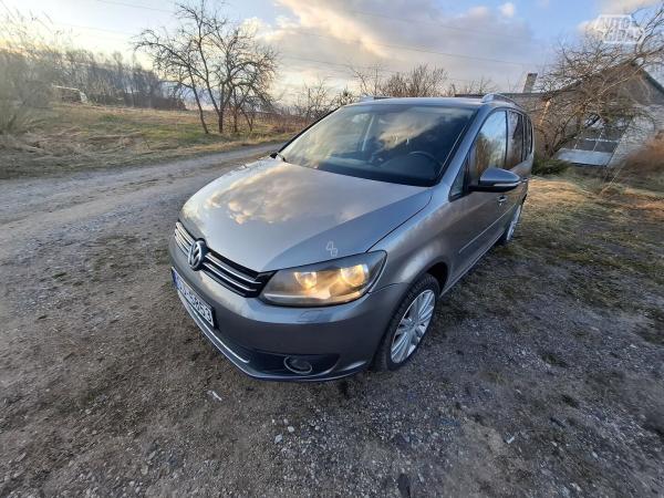 Grey Volkswagen Touran 2011 in Kupiskis, with an engine capacity of 2.00 L and mileage of 225 thousand km for 5350 €, photo 1 on AUTOMOTO.COM.LV
