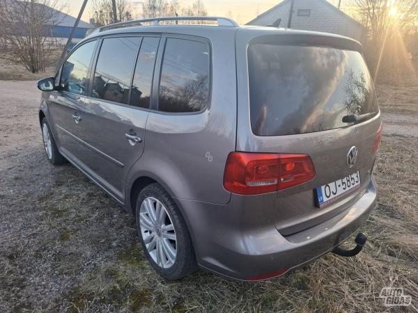 Grey Volkswagen Touran 2011 in Kupiskis, with an engine capacity of 2.00 L and mileage of 225 thousand km for 5350 €, photo 3 on AUTOMOTO.COM.LV