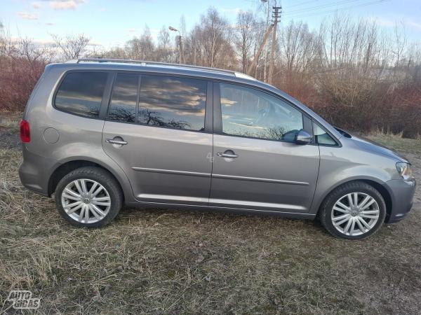Grey Volkswagen Touran 2011 in Kupiskis, with an engine capacity of 2.00 L and mileage of 225 thousand km for 5350 €, photo 6 on AUTOMOTO.COM.LV