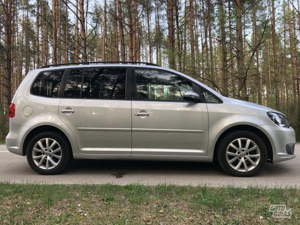 Grey Volkswagen Touran 2011 in Varena, with an engine capacity of 1.60 L and mileage of 254 thousand km for 5300 €, photo 3 on AUTOMOTO.COM.LV