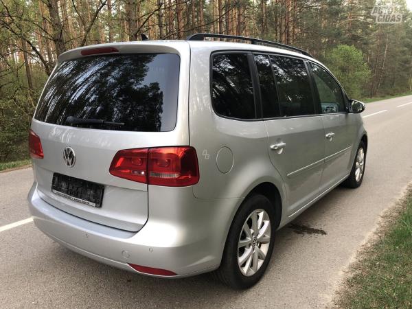 Grey Volkswagen Touran 2011 in Varena, with an engine capacity of 1.60 L and mileage of 254 thousand km for 5300 €, photo 4 on AUTOMOTO.COM.LV