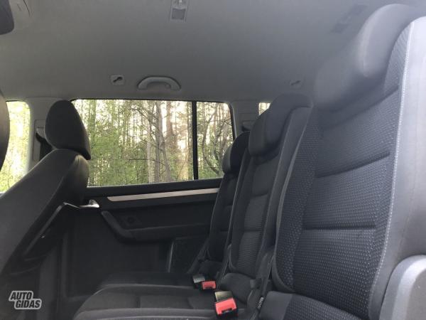 Grey Volkswagen Touran 2011 in Varena, with an engine capacity of 1.60 L and mileage of 254 thousand km for 5300 €, photo 10 on AUTOMOTO.COM.LV