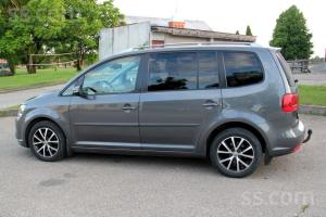 Pelēks Volkswagen Touran 2011 Rēzekne, ar dzinēja tilpumu 1.60 L un nobraukumu 306 tūkst. km par 6500 €, foto 4 vietnē AUTOMOTO.COM.LV