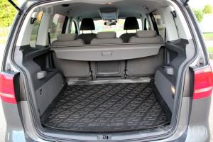 Pelēks Volkswagen Touran 2011 Rēzekne, ar dzinēja tilpumu 1.60 L un nobraukumu 306 tūkst. km par 6500 €, foto 7 vietnē AUTOMOTO.COM.LV