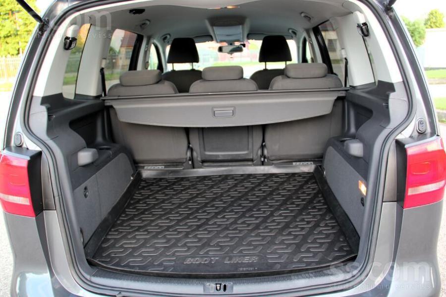 Pelēks Volkswagen Touran 2011 Rēzekne, ar dzinēja tilpumu 1.60 L un nobraukumu 306 tūkst. km par 6500 €, foto 7 vietnē AUTOMOTO.COM.LV