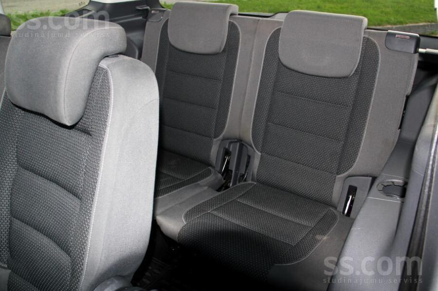 Pelēks Volkswagen Touran 2011 Rēzekne, ar dzinēja tilpumu 1.60 L un nobraukumu 306 tūkst. km par 6500 €, foto 11 vietnē AUTOMOTO.COM.LV