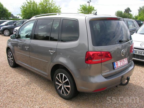 Grey Volkswagen Touran 2011 in Riga, with an engine capacity of 2.00 L and mileage of 0 thousand km for 6450 €, photo 4 on AUTOMOTO.COM.LV