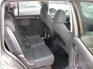 Pelēks Volkswagen Touran 2011 Rīga, ar dzinēja tilpumu 2.00 L un nobraukumu 0 tūkst. km par 6450 €, foto 7 vietnē AUTOMOTO.COM.LV
