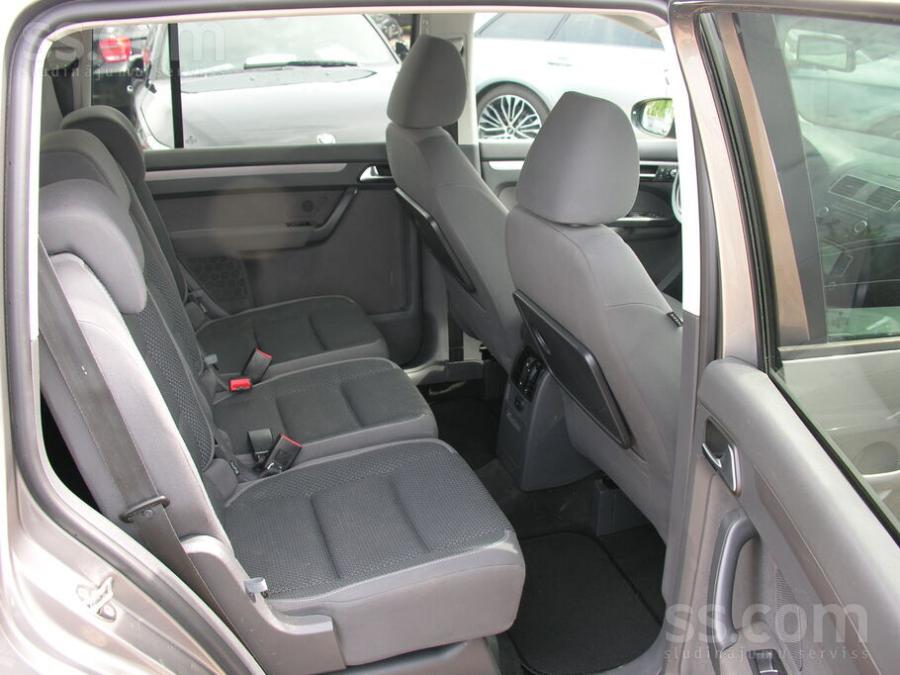 Pelēks Volkswagen Touran 2011 Rīga, ar dzinēja tilpumu 2.00 L un nobraukumu 0 tūkst. km par 6450 €, foto 7 vietnē AUTOMOTO.COM.LV