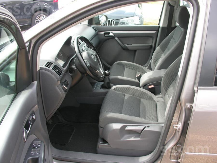 Pelēks Volkswagen Touran 2011 Rīga, ar dzinēja tilpumu 2.00 L un nobraukumu 0 tūkst. km par 6450 €, foto 9 vietnē AUTOMOTO.COM.LV
