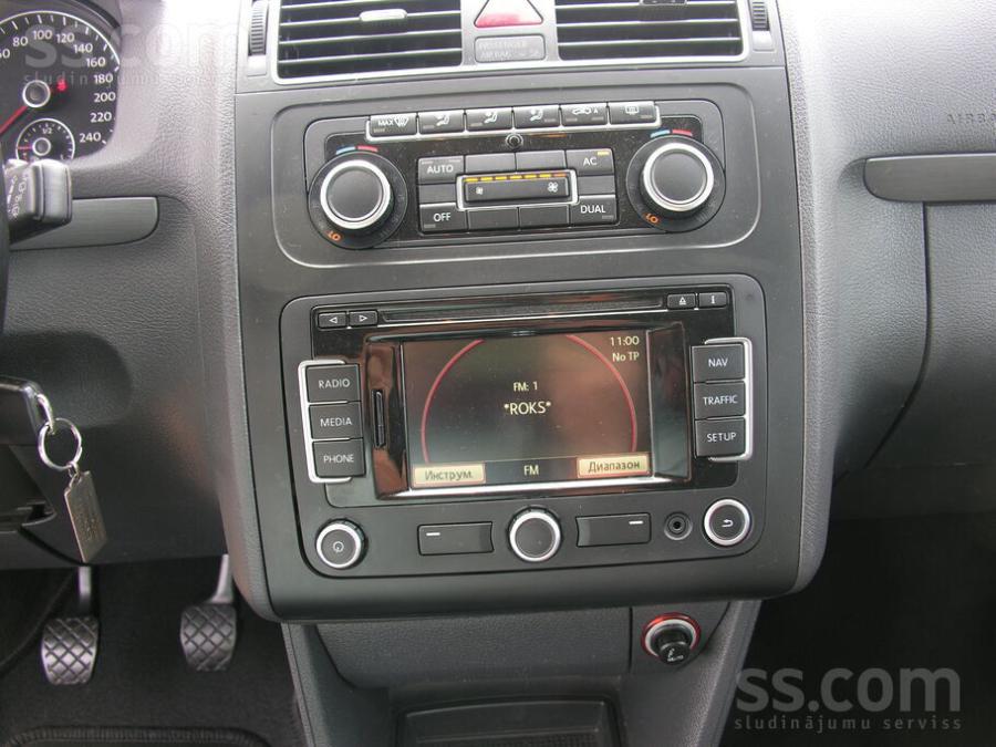 Pelēks Volkswagen Touran 2011 Rīga, ar dzinēja tilpumu 2.00 L un nobraukumu 0 tūkst. km par 6450 €, foto 14 vietnē AUTOMOTO.COM.LV