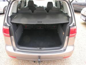 Pelēks Volkswagen Touran 2011 Rīga, ar dzinēja tilpumu 2.00 L un nobraukumu 0 tūkst. km par 6450 €, foto 15 vietnē AUTOMOTO.COM.LV