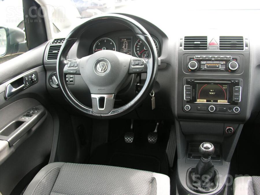 Pelēks Volkswagen Touran 2011 Rīga, ar dzinēja tilpumu 2.00 L un nobraukumu 0 tūkst. km par 6450 €, foto 16 vietnē AUTOMOTO.COM.LV