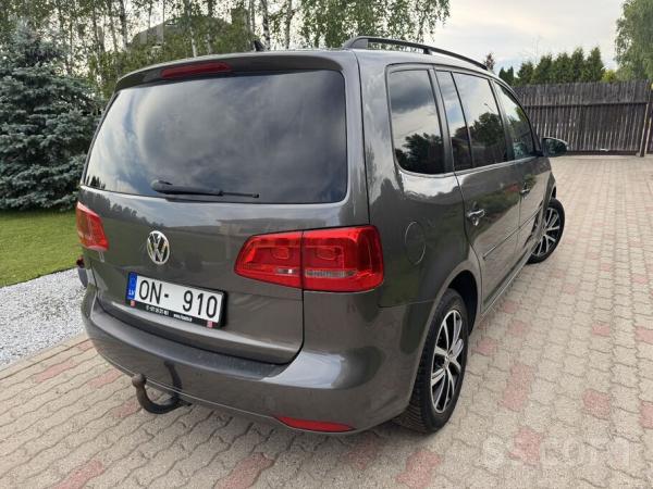 Pelēks Volkswagen Touran 2011 Ogre, ar dzinēja tilpumu 2.00 L un nobraukumu 223 tūkst. km par 6880 €, foto 6 vietnē AUTOMOTO.COM.LV