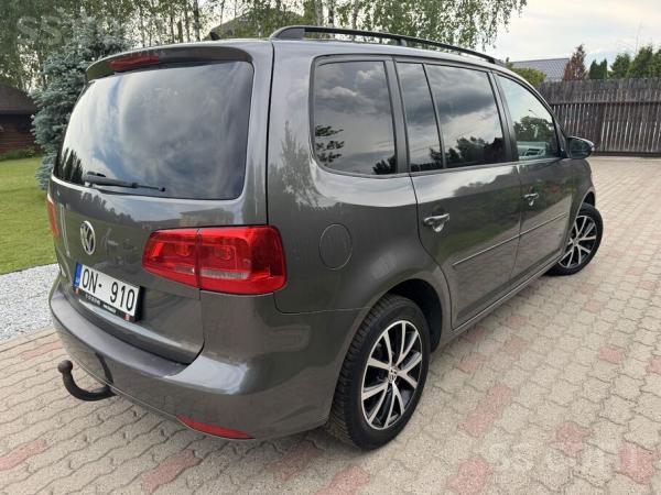 Pelēks Volkswagen Touran 2011 Ogre, ar dzinēja tilpumu 2.00 L un nobraukumu 223 tūkst. km par 6880 €, foto 7 vietnē AUTOMOTO.COM.LV