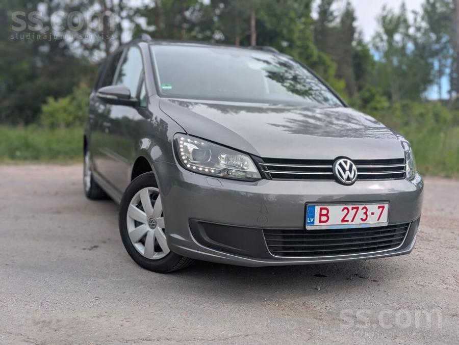 Grey Volkswagen Touran 2011 in Riga, with an engine capacity of 1.40 L and mileage of 194 thousand km for 5700 €, photo 1 on AUTOMOTO.COM.LV