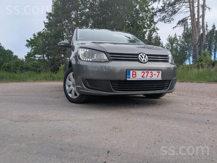 Grey Volkswagen Touran 2011 in Riga, with an engine capacity of 1.40 L and mileage of 194 thousand km for 5700 €, photo 3 on AUTOMOTO.COM.LV